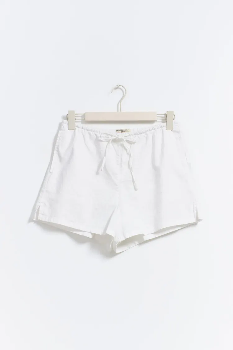 Relaxed linen blend shorts - Hvit - Dame - Gina Tricot