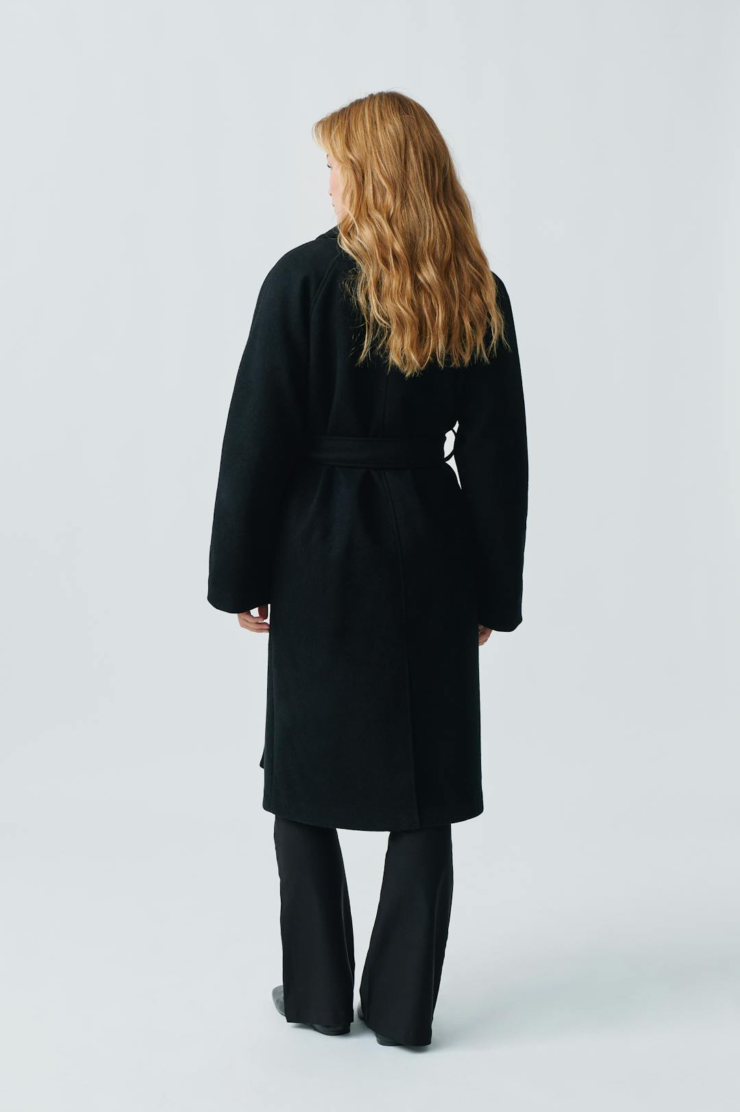 belted long coat - Musta - Nainen - Gina Tricot
