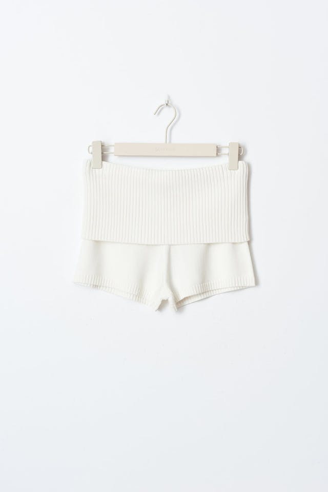 Knitted folded down shorts - Blache - Femme - Gina Tricot