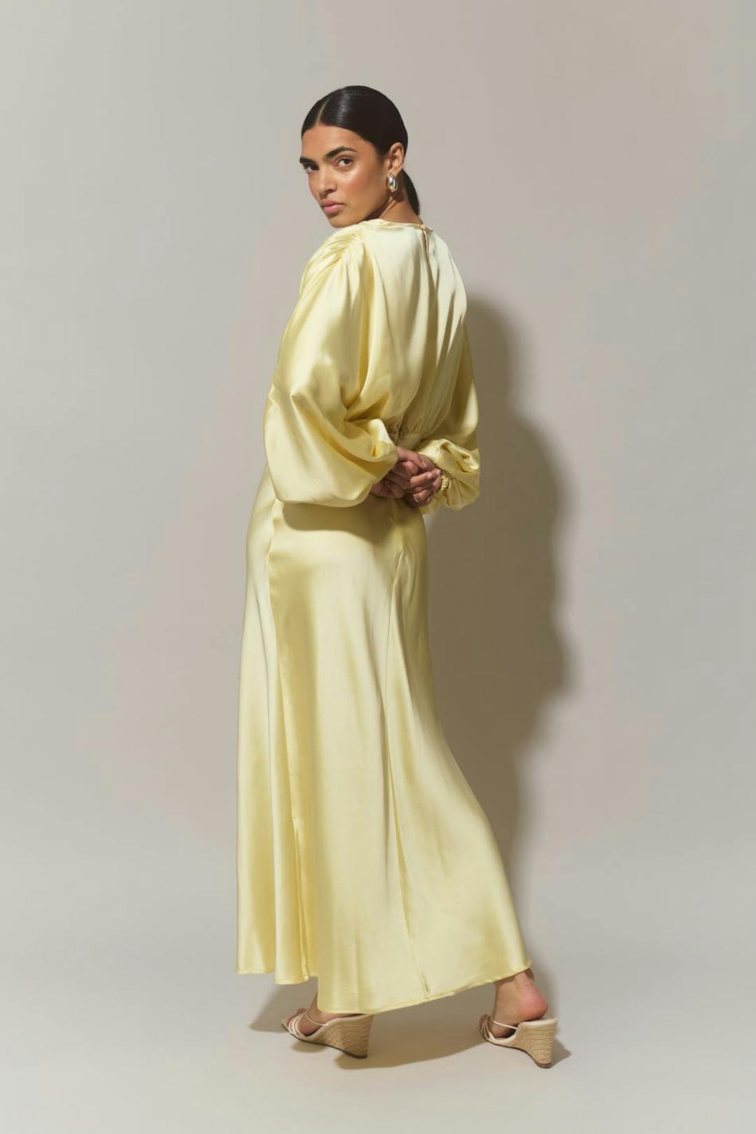 satin midaxi dress - Gul - Dam - Gina Tricot