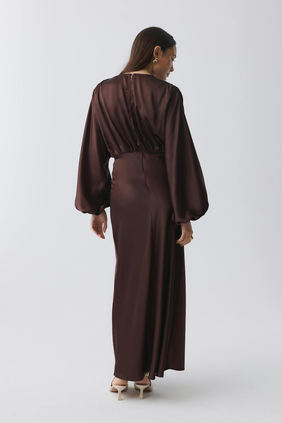 satin midaxi dress - Beige - Dam - Gina Tricot