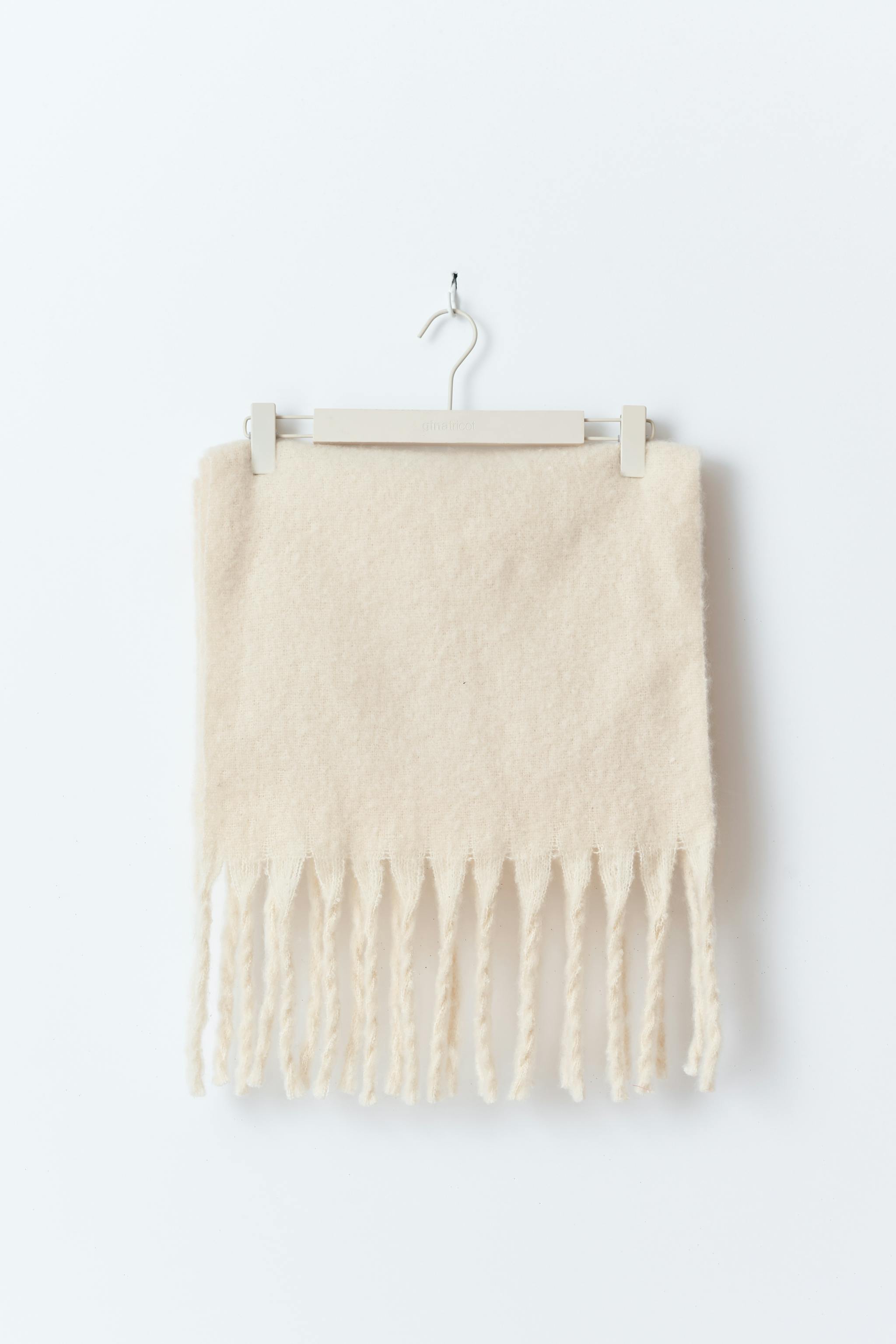 Soft chunky scarf - White - Women - Gina Tricot