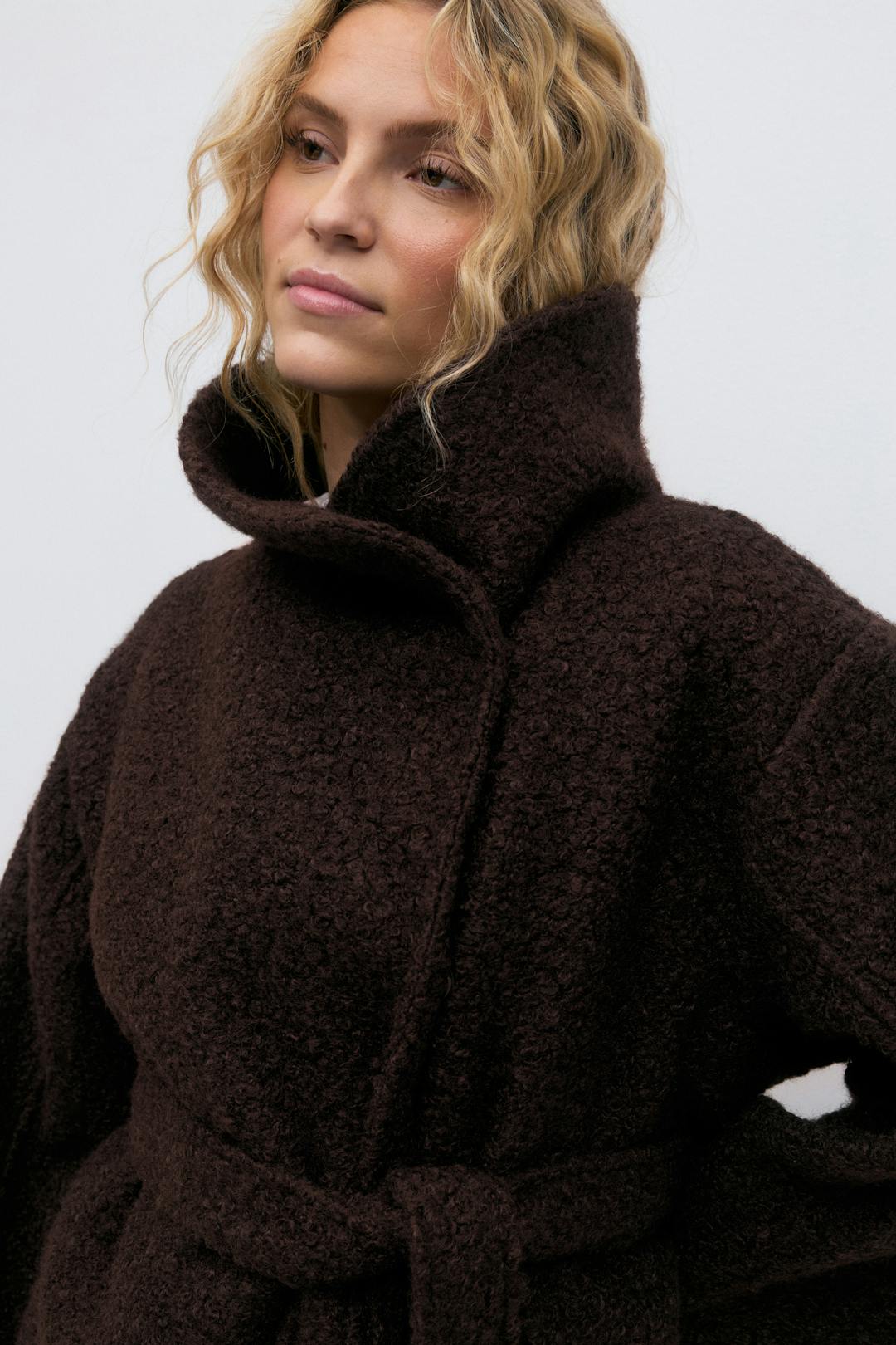 Soft belted jacket - Bruin - Dame - Gina Tricot