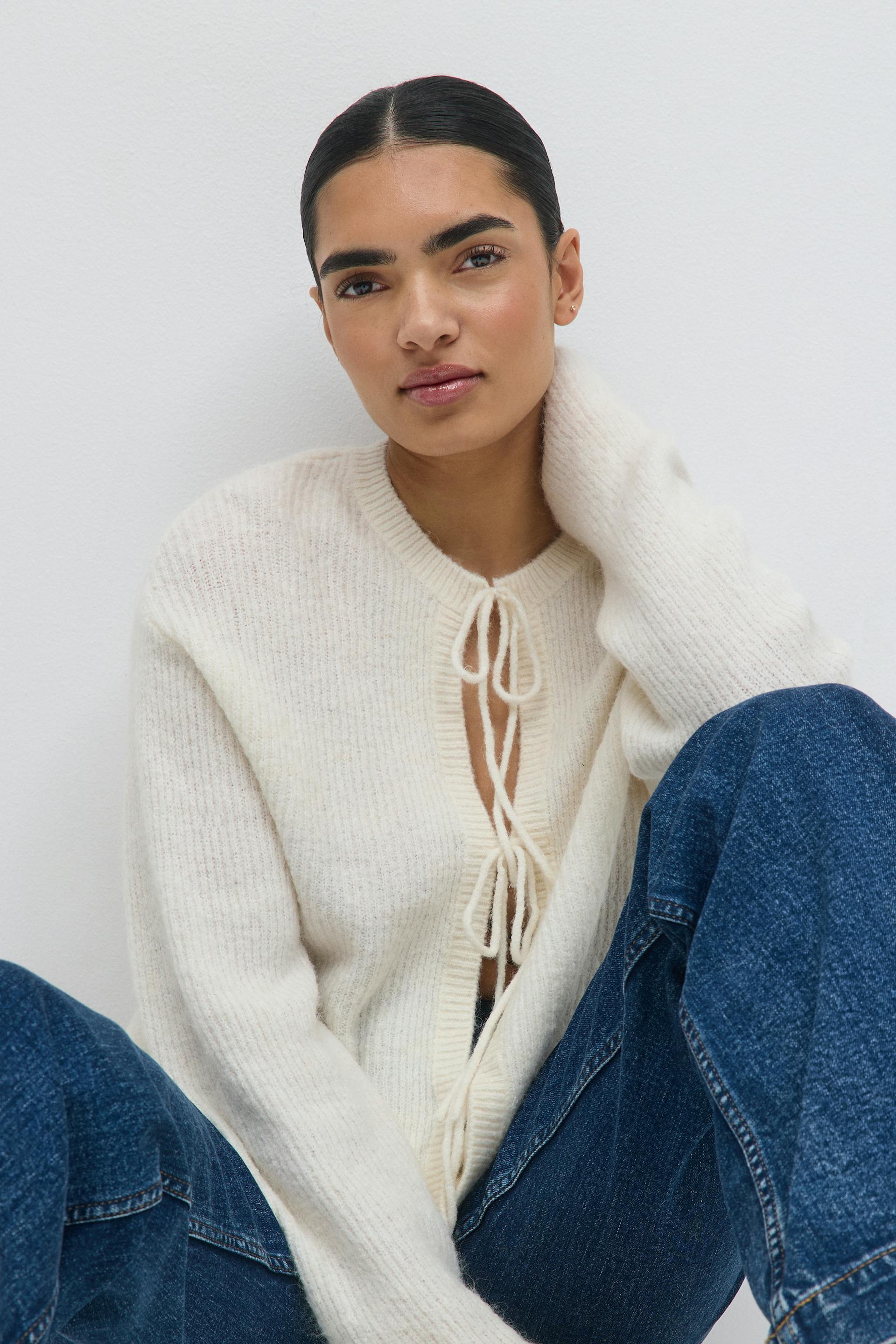 Knitted tie cardigan - Hvit - Dame - Gina Tricot