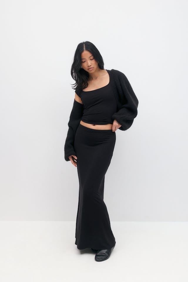 Soft touch maxi skirt - Musta - Nainen - Gina Tricot