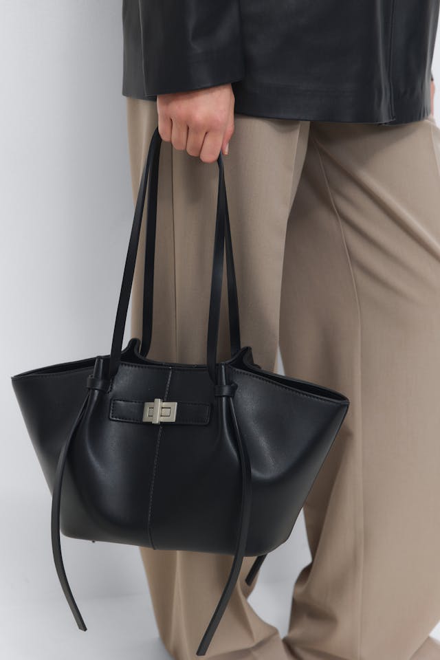 Midi long strap bag - Svart - Dam - Gina Tricot