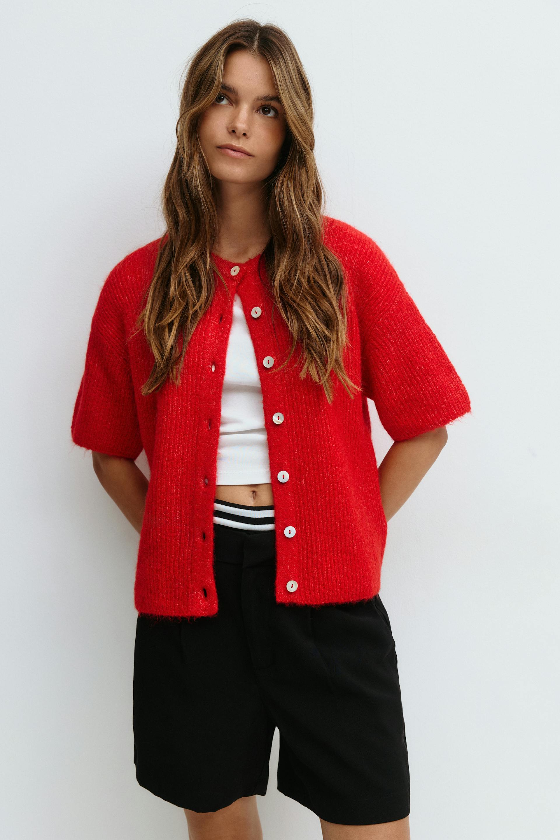 Short sleeve knitted cardigan - Rood - Dame - Gina Tricot