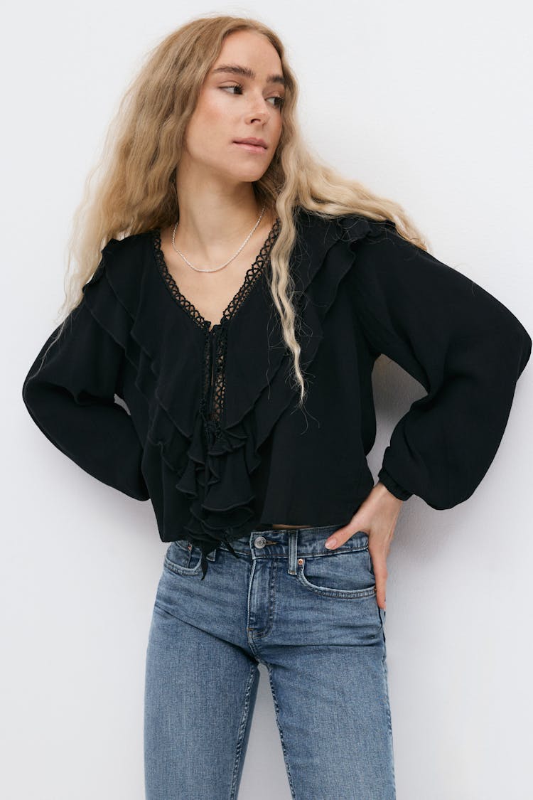 Frill tie blouse - Svart - Dam - Gina Tricot