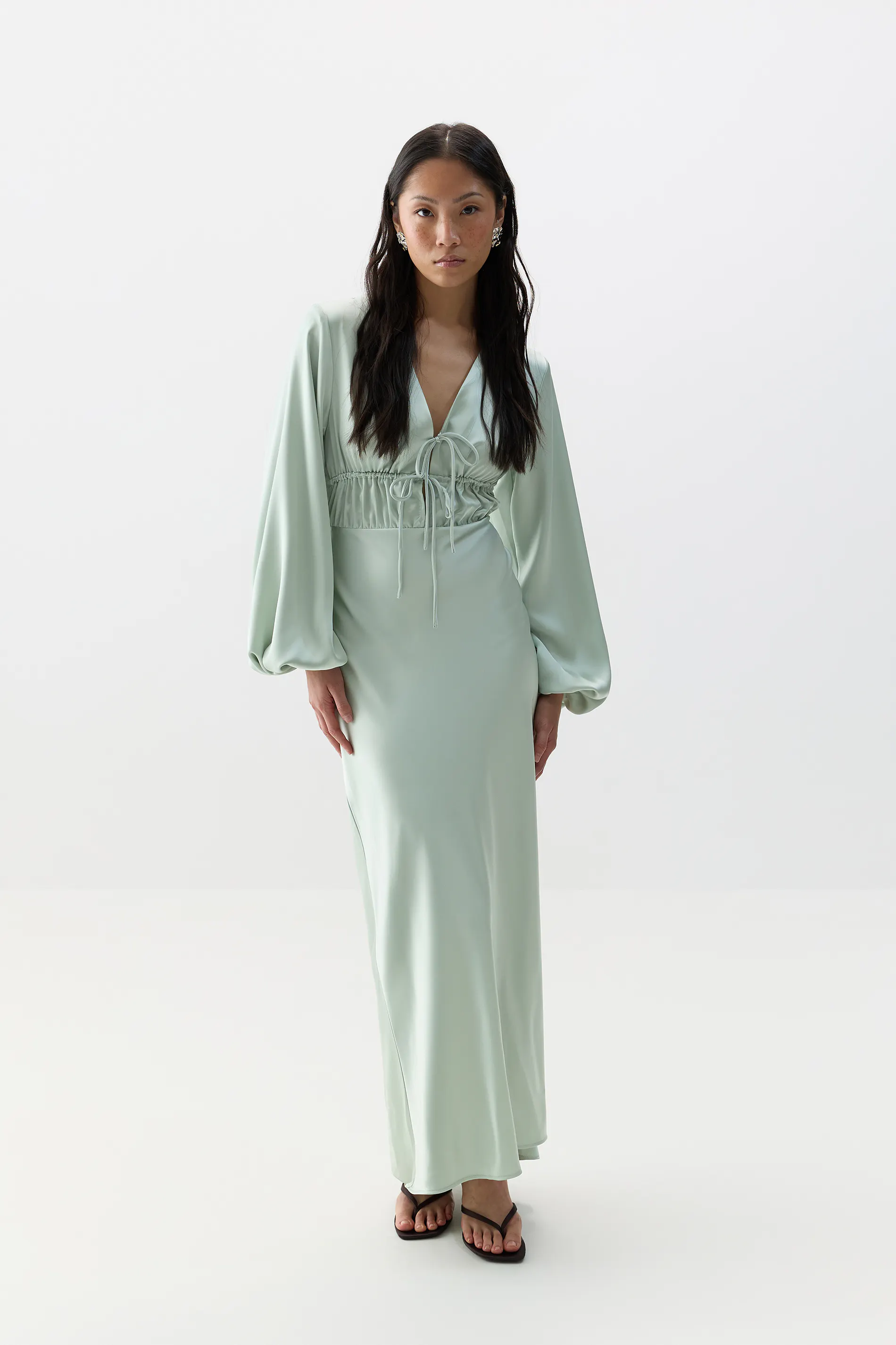 Satin midaxi dress - Grøn - Dame - Gina Tricot