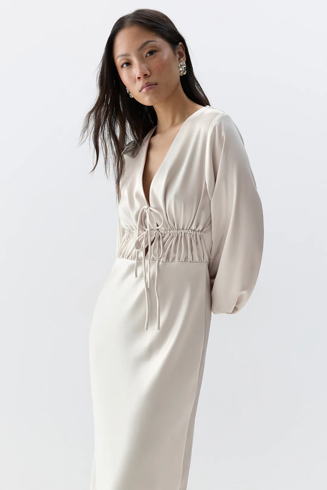 Satin midaxi dress - Beige - Dame - Gina Tricot