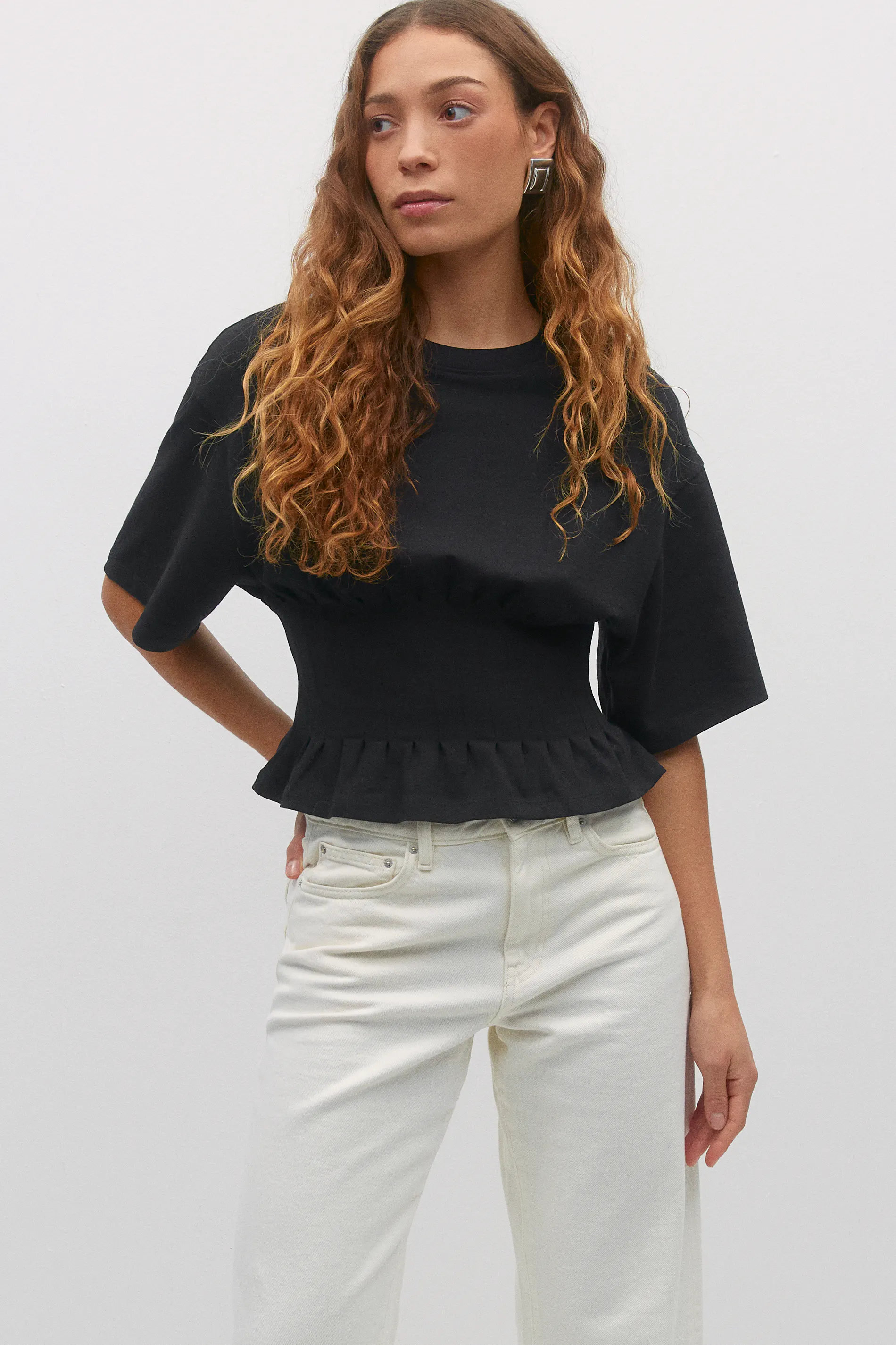 Pleated tee - Sort - Dame - Gina Tricot