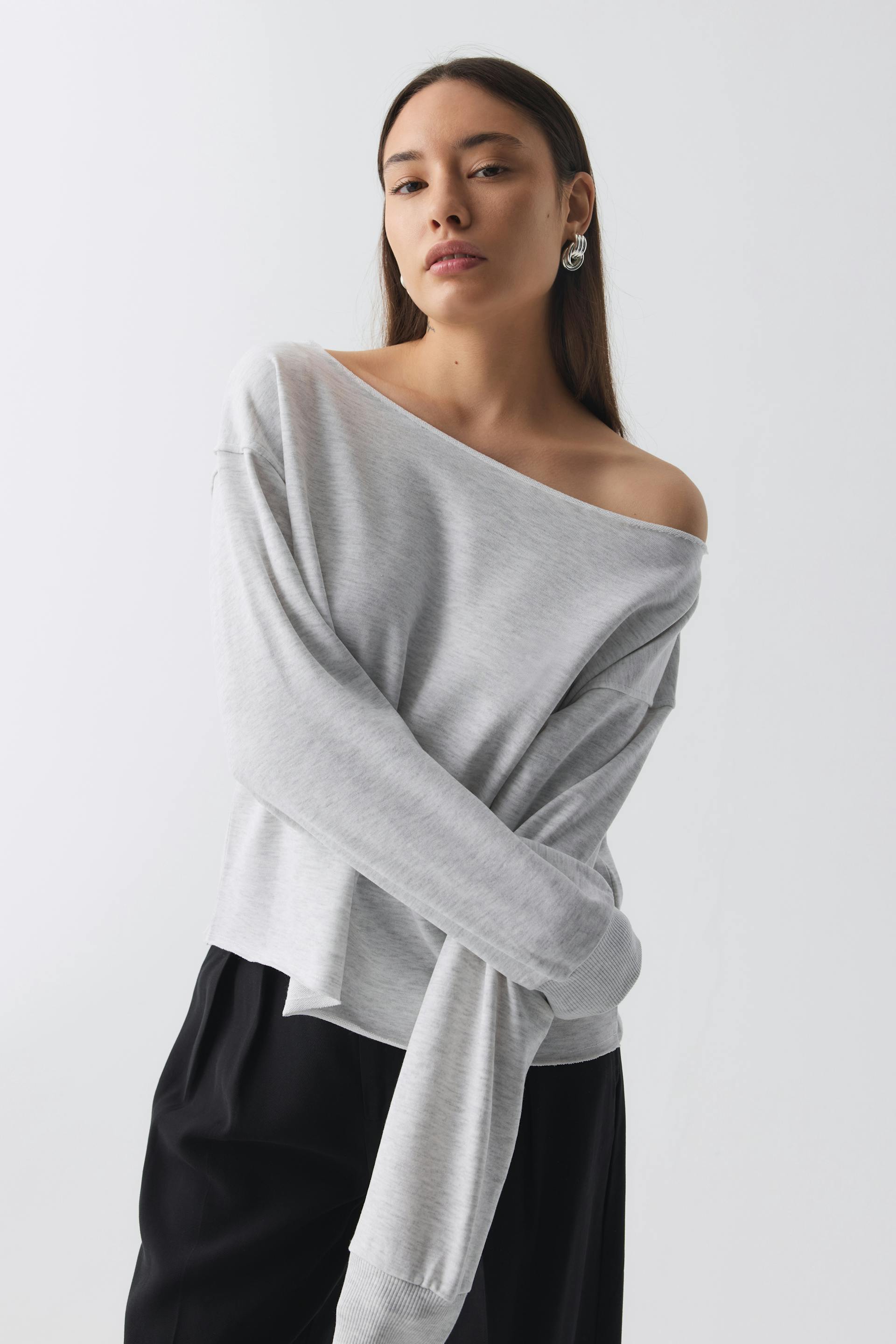 One shoulder sweater - Grå - Dam - Gina Tricot