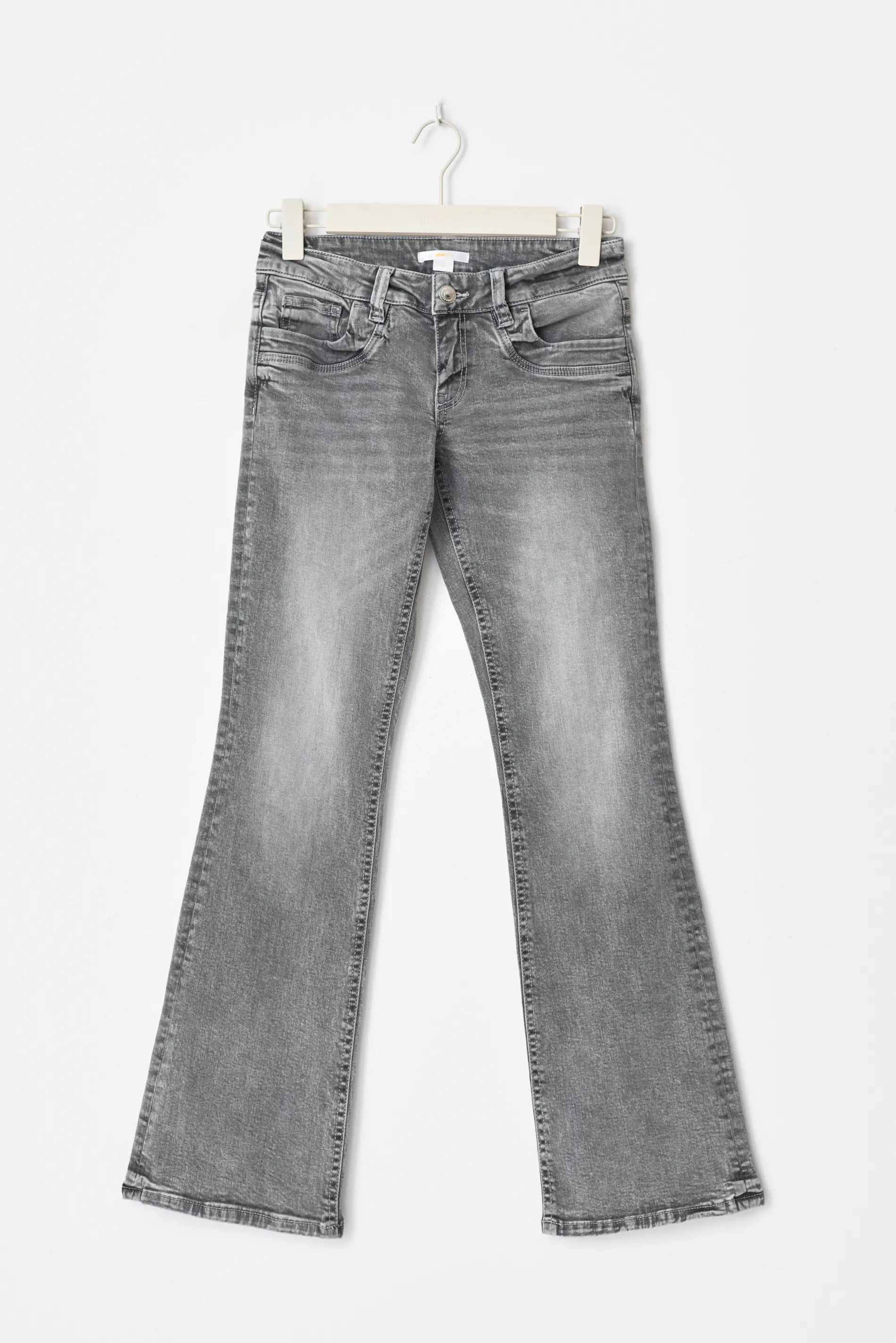 Scandi tall low bootcut jeans - Grå - Gina Tricot