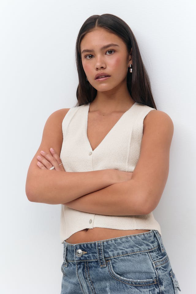 Y knitted vest - Hvid - Gina Tricot