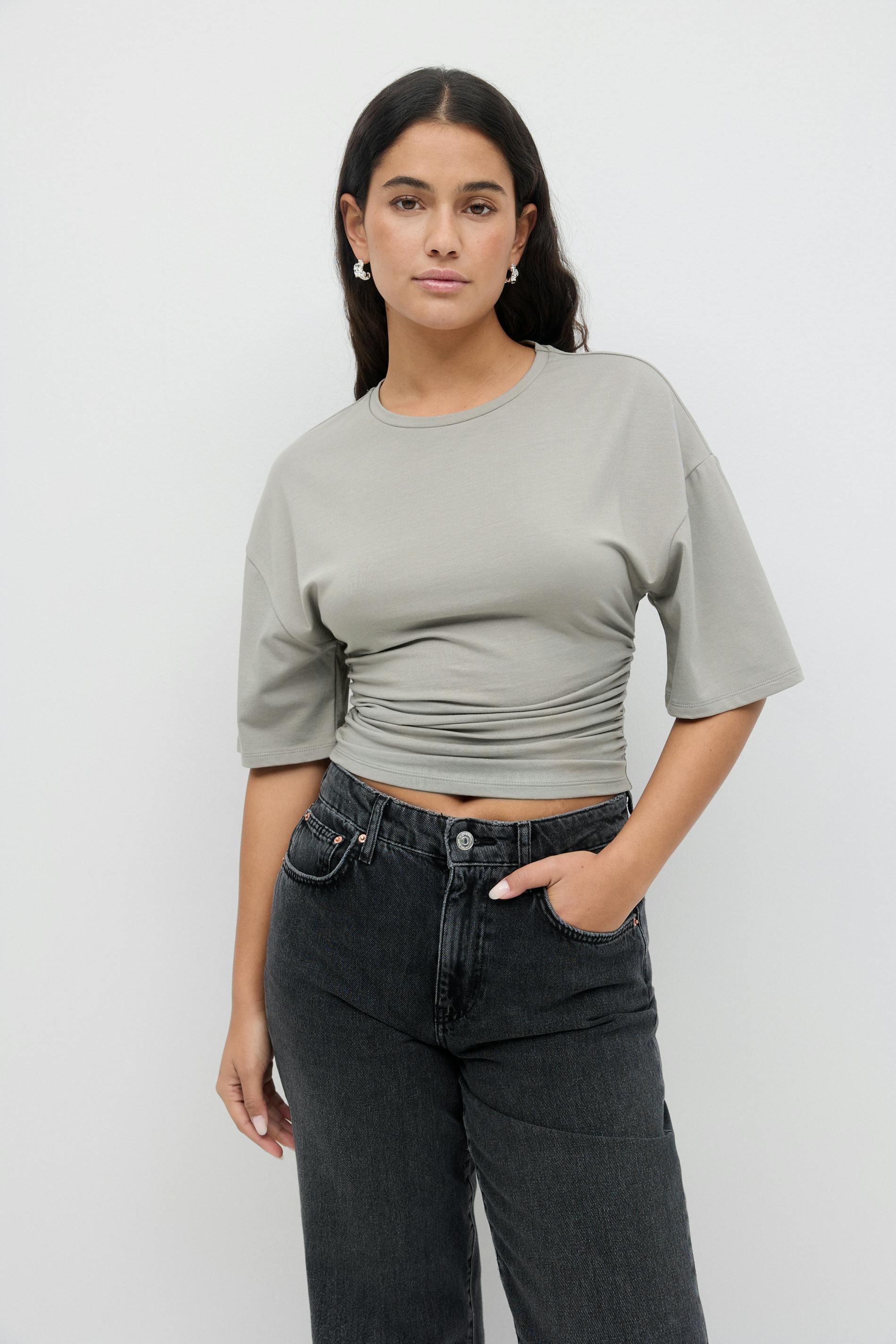 Soft touch ruched tee - Grå - Dame - Gina Tricot
