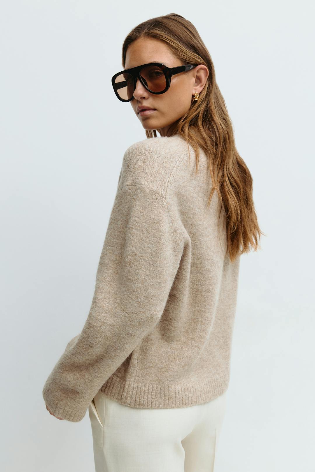 Crew neck knitted sweater - Beige - Dame - Gina Tricot