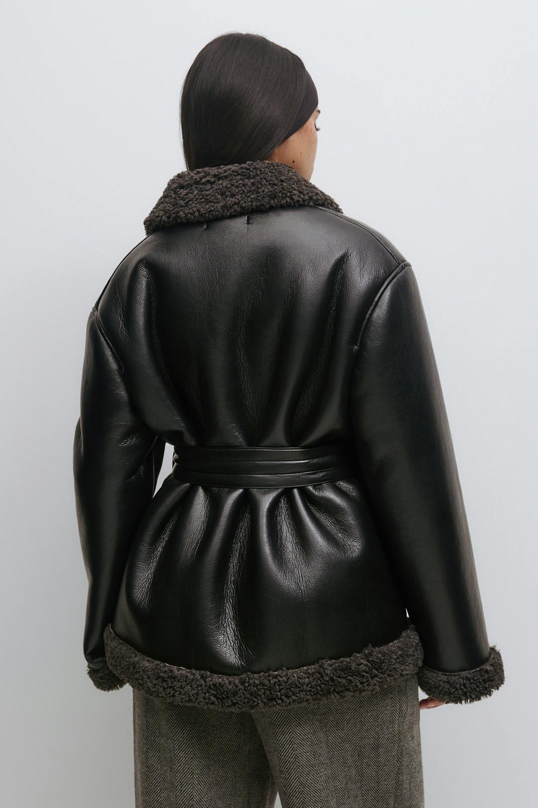 Teddy pu belted jacket - Svart - Dame - Gina Tricot