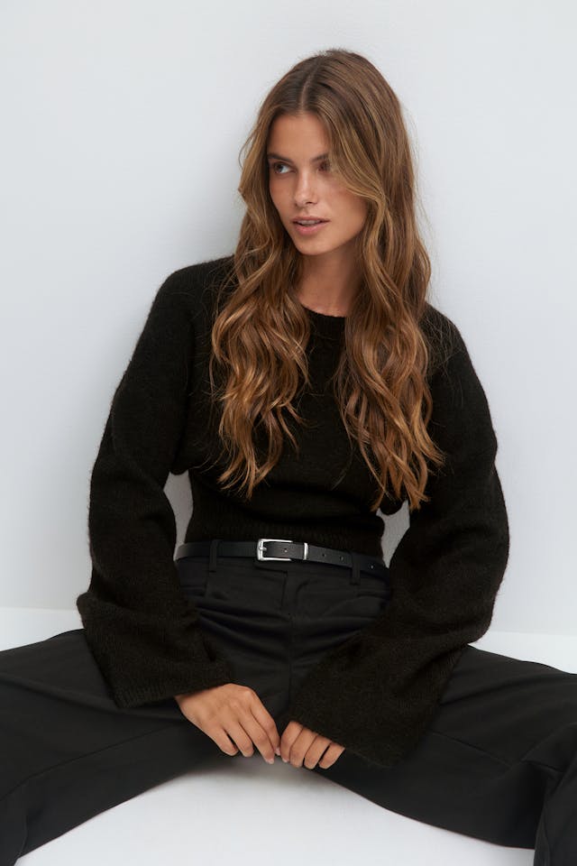 Wide sleeve knitted sweater - Musta - Nainen - Gina Tricot