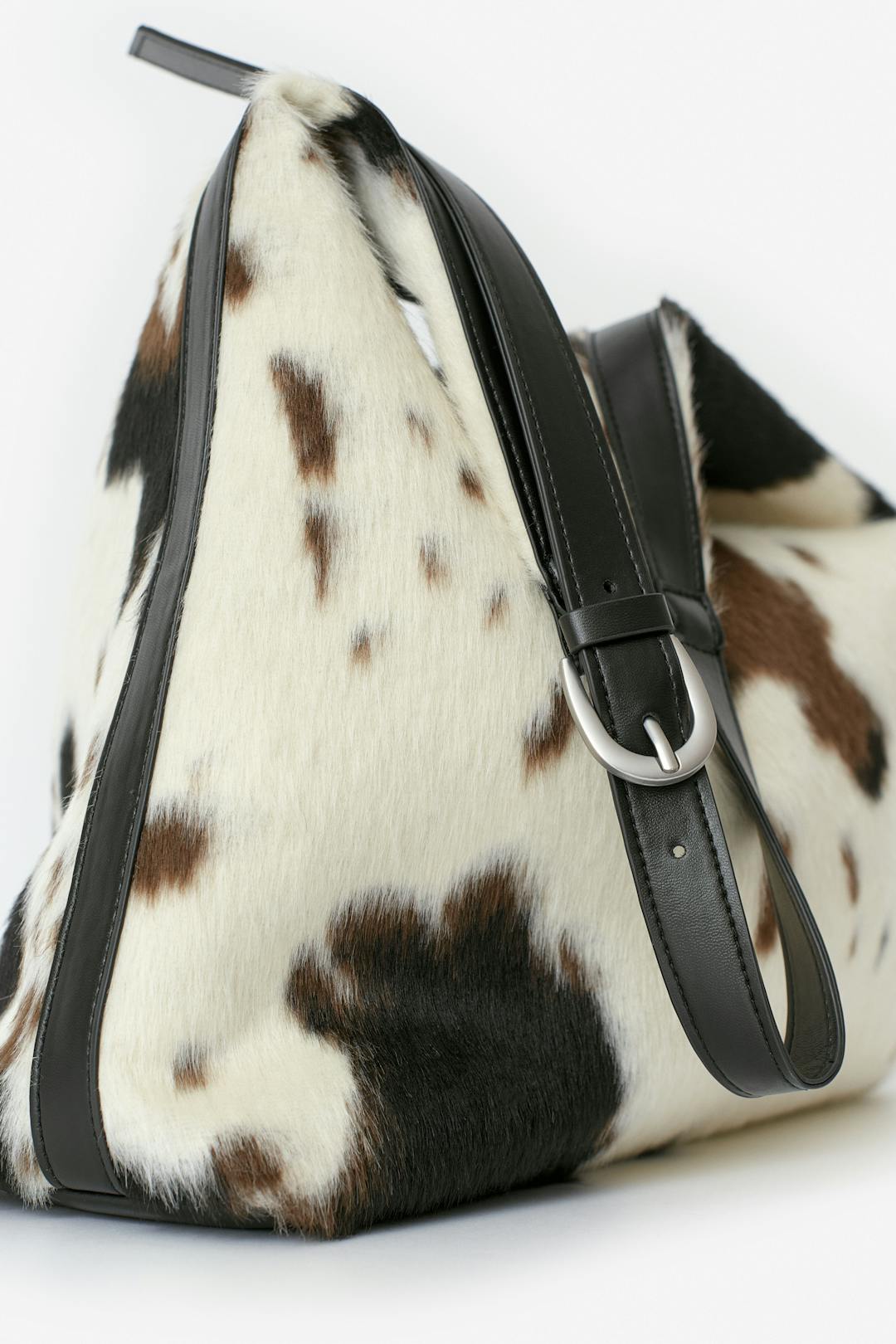 Cow shoulder bag - Zwart - Dame - Gina Tricot