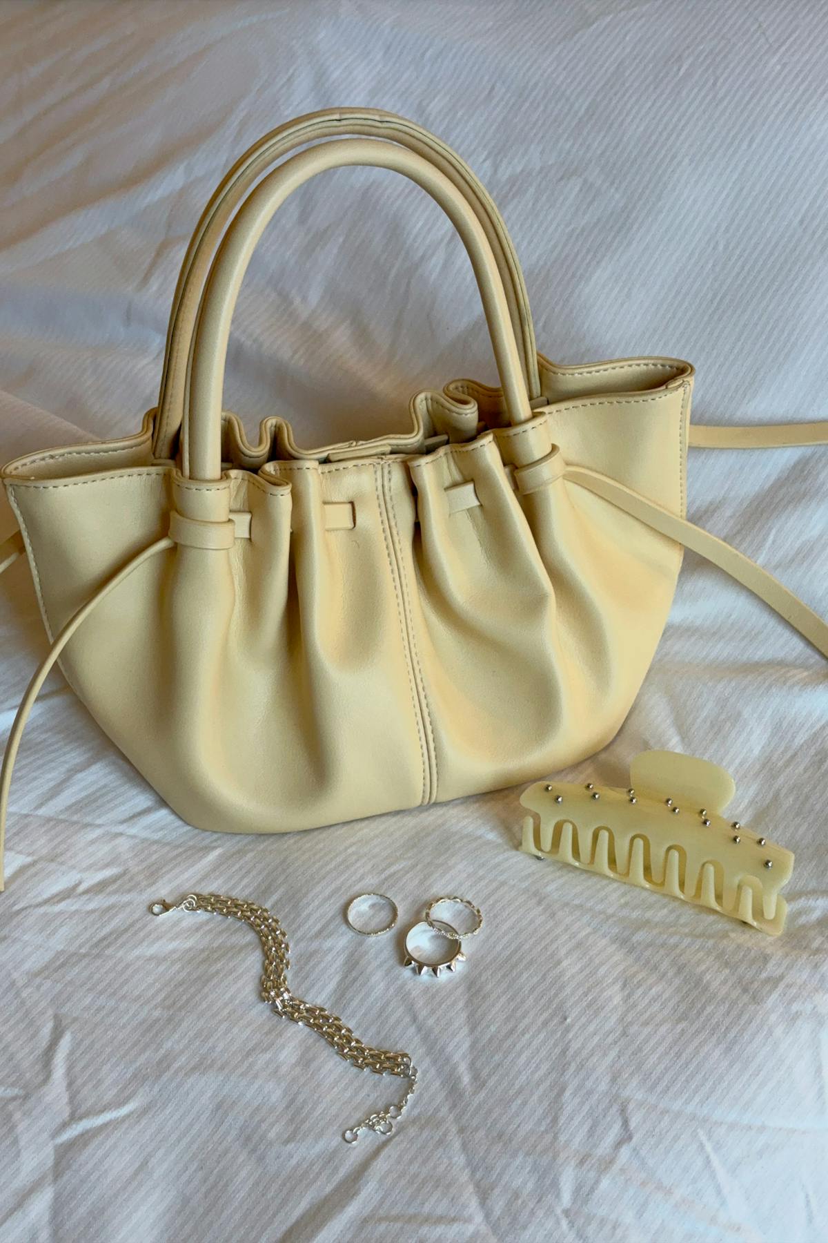 Strap detail crossbody bag - Geel - Dame - Gina Tricot