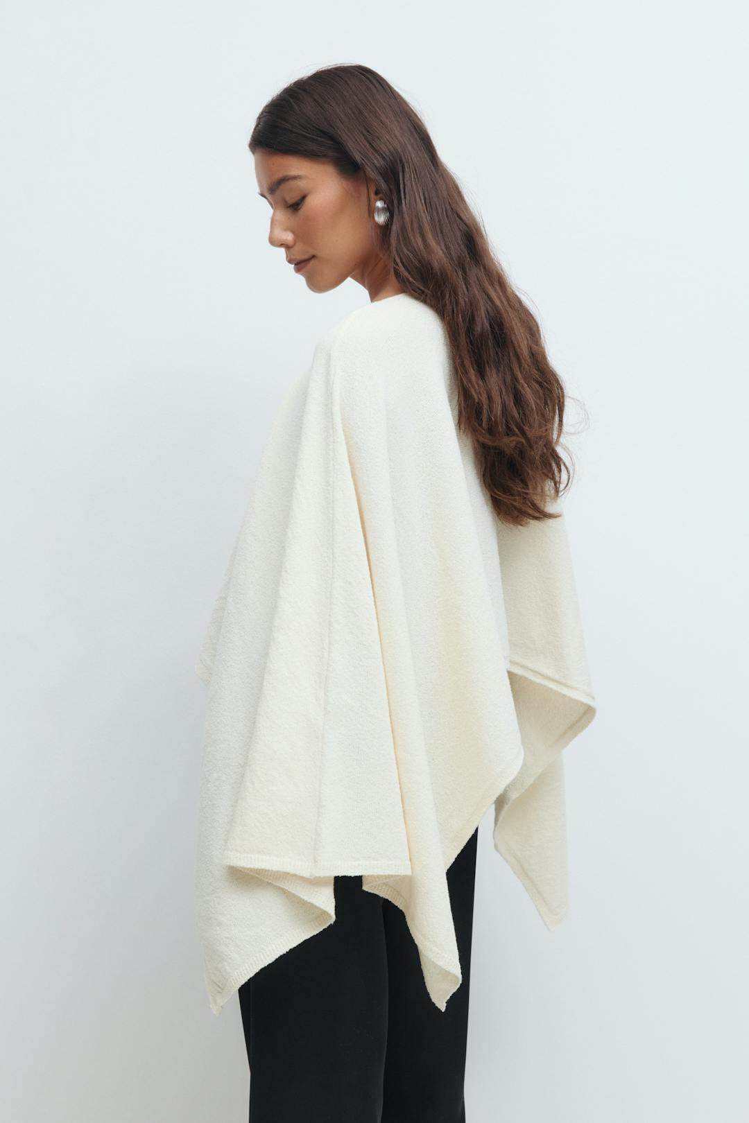 Knitted cape top - White - Women - Gina Tricot