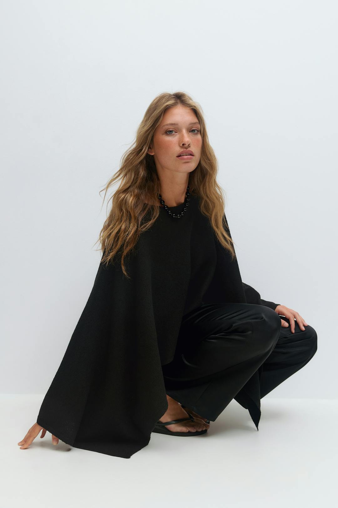 Knitted cape top - Zwart - Dame - Gina Tricot