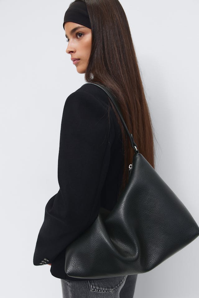 Slouchy shoulder bag - Musta - Nainen - Gina Tricot