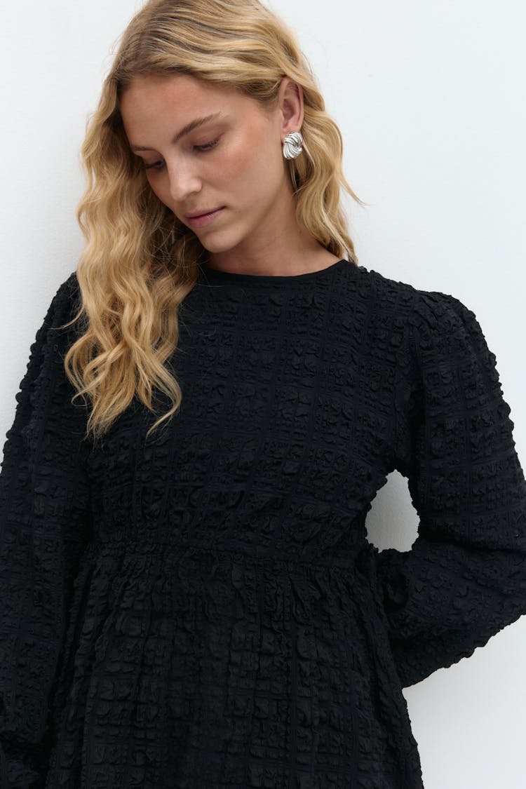 Open back dress - Musta - Nainen - Gina Tricot